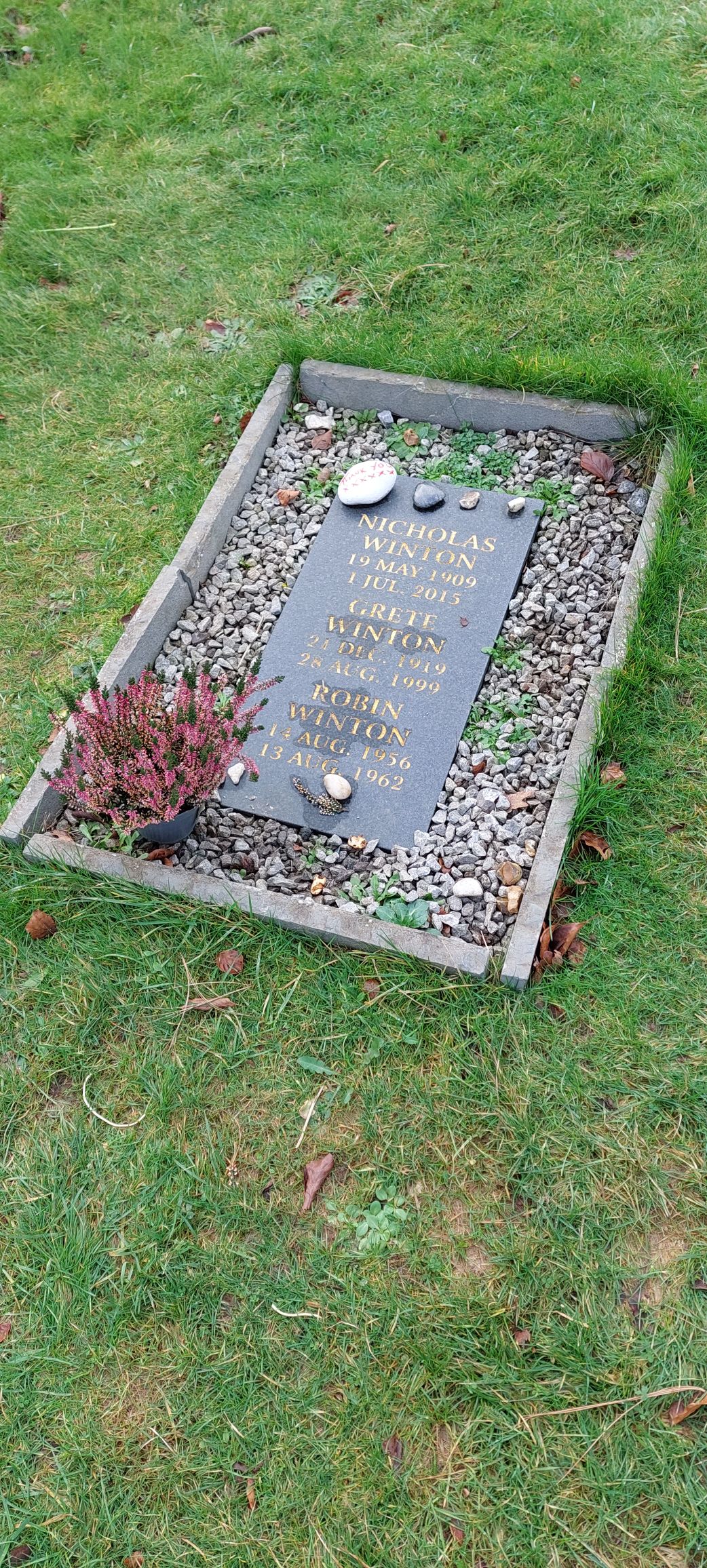 Braywick Cemetery – Maidenhead in Pictures